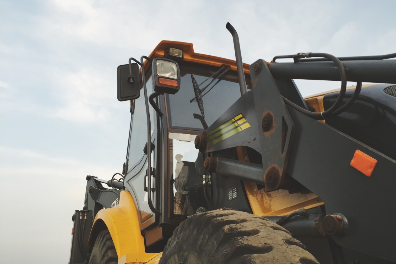 How to Choose the Right Earthmoving Equipment for Your Project